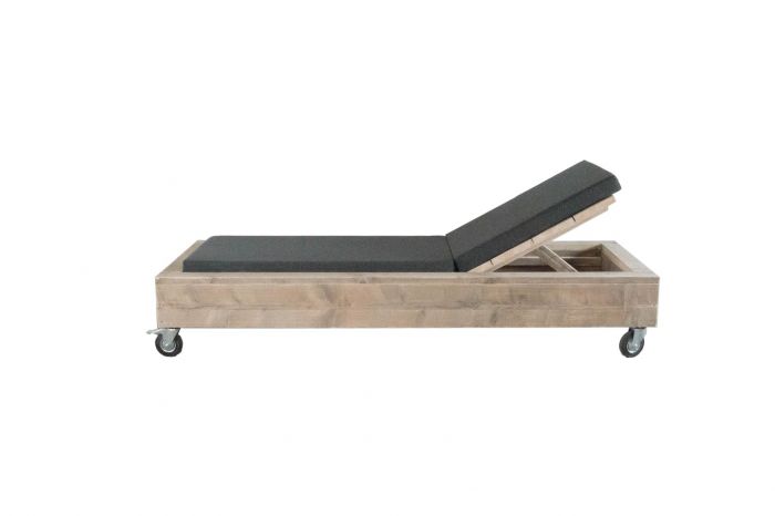 Lekker languit op het ligbed van steigerhout | dutchwood.nl | DutchWood