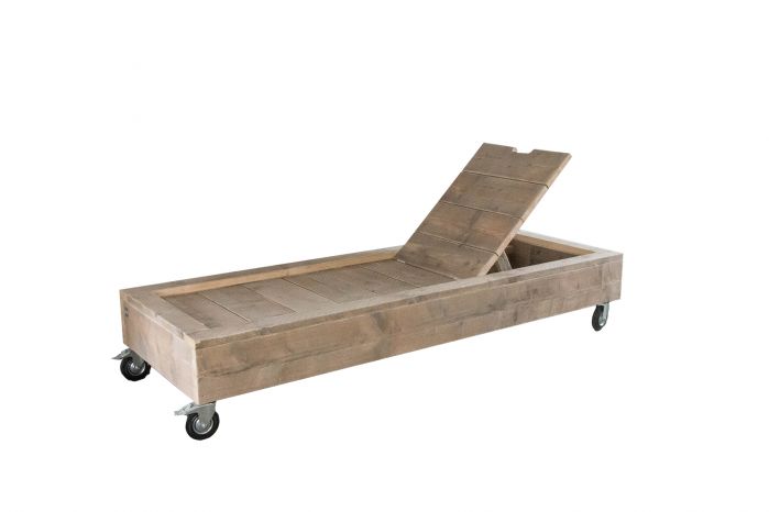 Lekker languit op het ligbed van steigerhout | dutchwood.nl | DutchWood