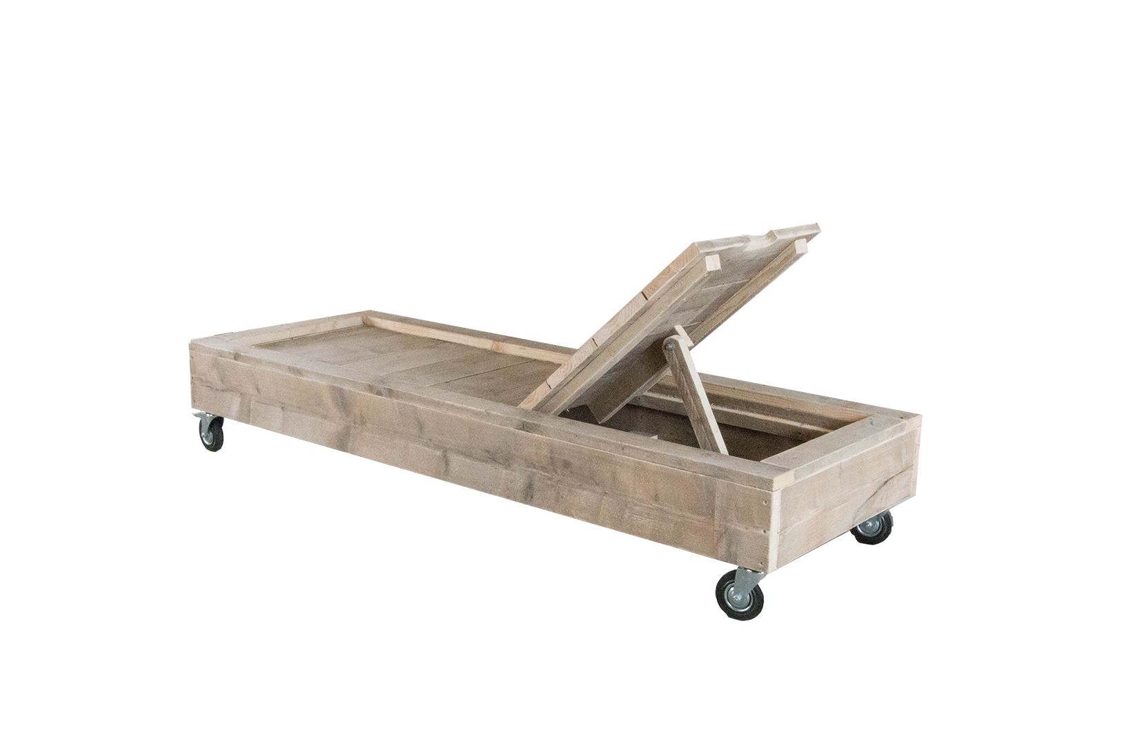 Lekker languit op het ligbed van steigerhout | dutchwood.nl | DutchWood